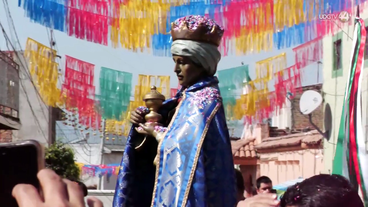 Miles de fieles participan en la festividad de los Santos Reyes en ...