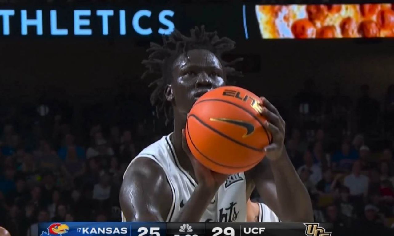 ¿El peor tiro de la historia en el basquetbol? John Bol, jugador ...