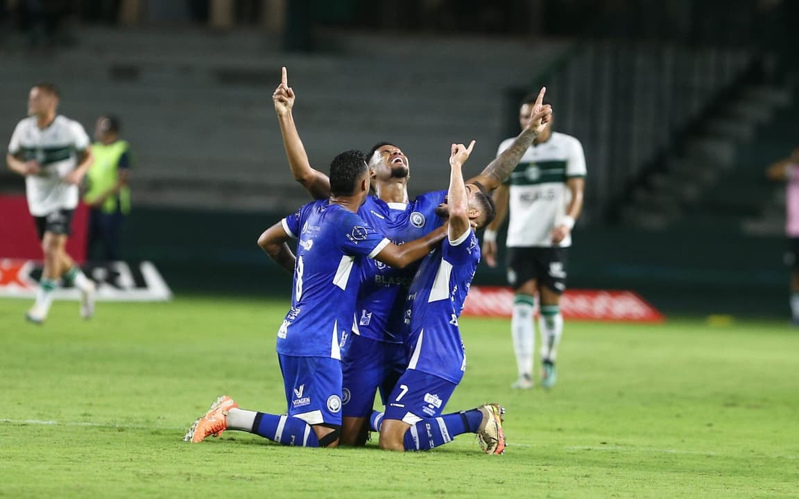 Coritiba perde para o Foz do Iguaçu na estreia do Campeonato Paranaense