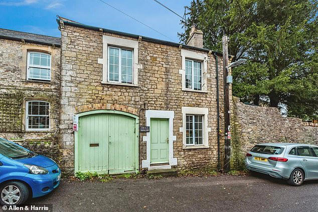 Rightmove's most-viewed homes on Boxing Day, from £2.5m Croydon home to ...