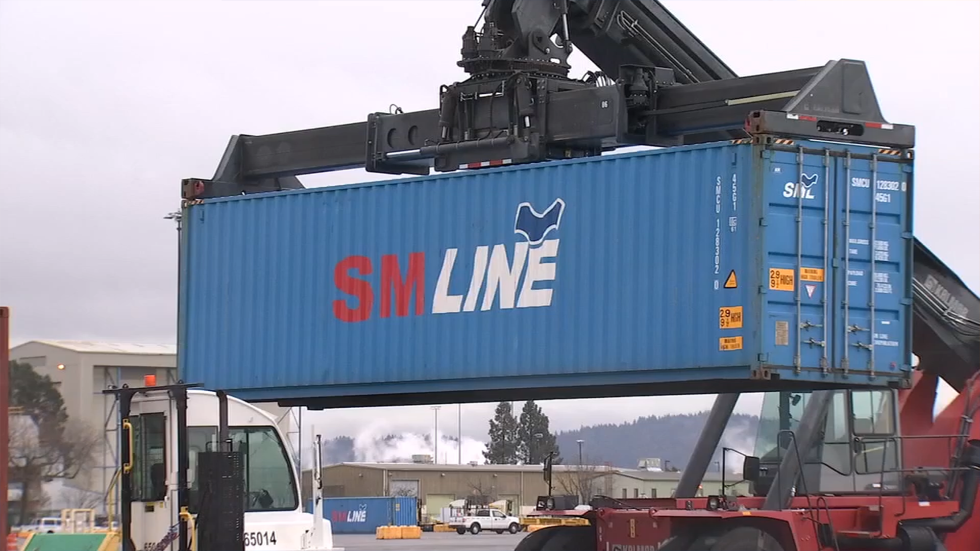 Oregon’s only shipping terminal celebrates reopening after facing closure