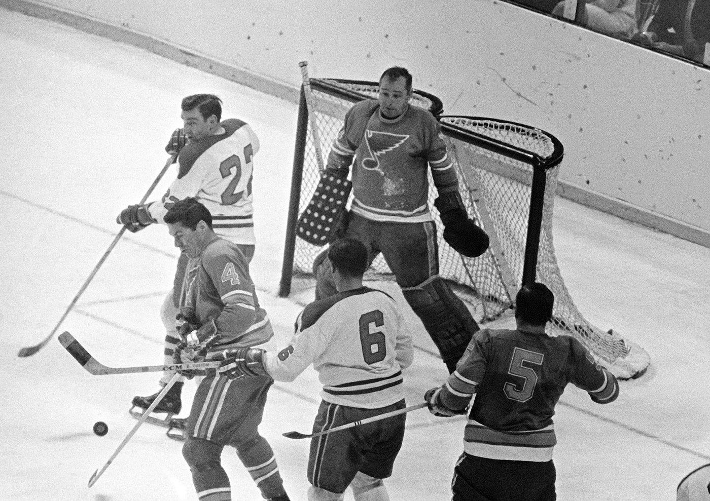 Hall of Famer goaltender Glenn Hall, an iron man and innovator, dies at 94