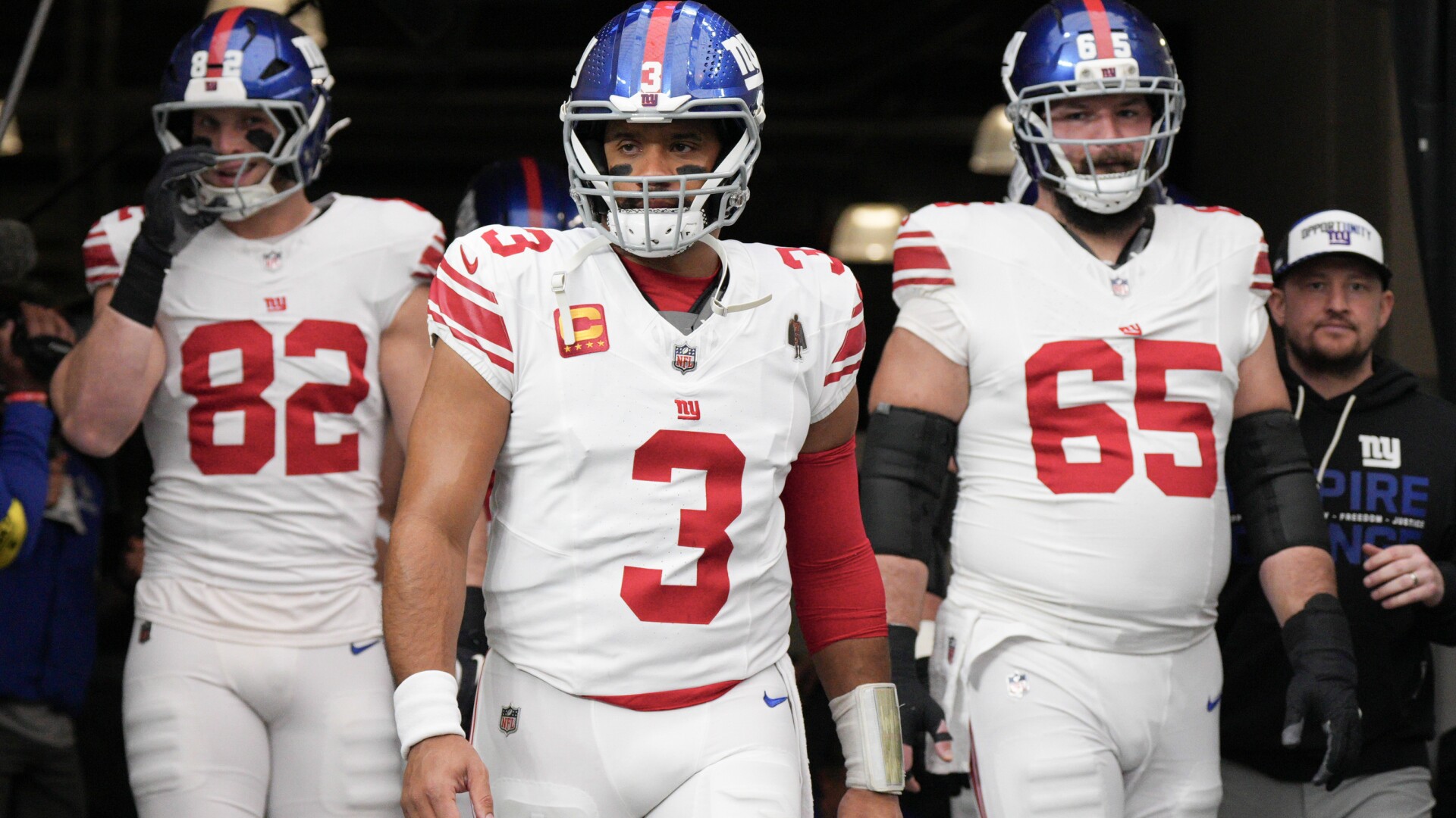 Russell Wilson makes late-career agent change