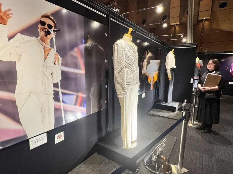 EXILE ATSUSHIさんの素顔紹介 出身地・埼玉で展示会