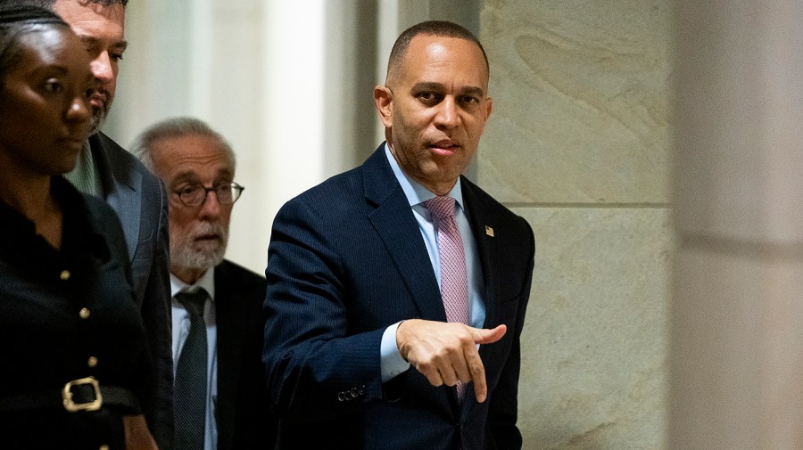 Jeffries calls Noem a liar: 'No evidence' to justify Minneapolis ICE ...