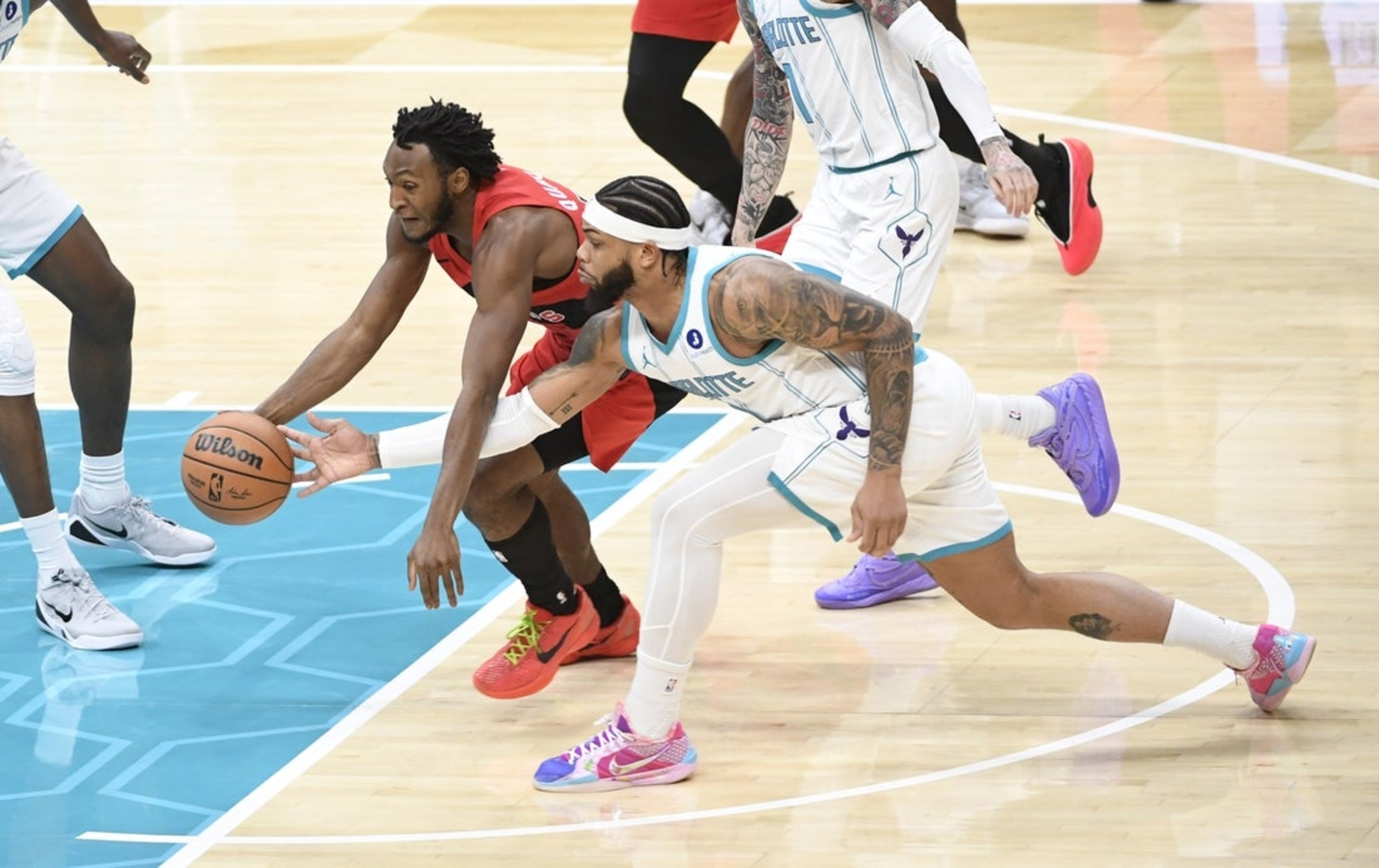 Immanuel Quickley beats buzzer, Raptors down Hornets