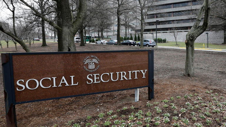 Social Security recipients see 2.8% increase in benefits this year