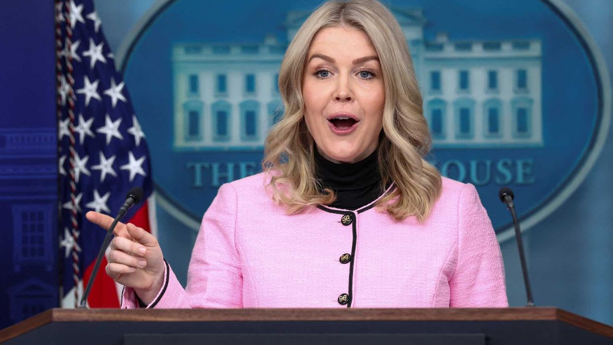 Leavitt's abrupt stage exit triggers 'insider trading' accusations in ...