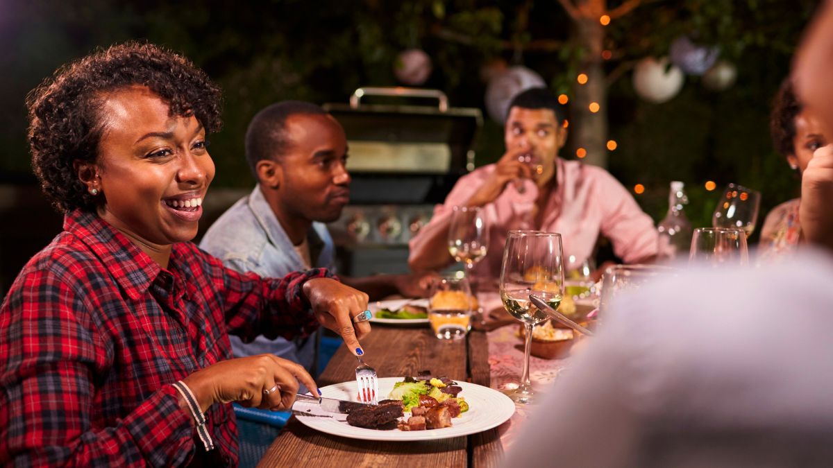 When to eat dinner in winter for better sleep