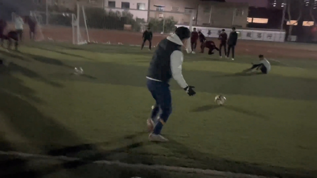 Dizzy football trick ends in a goal in Henan, China