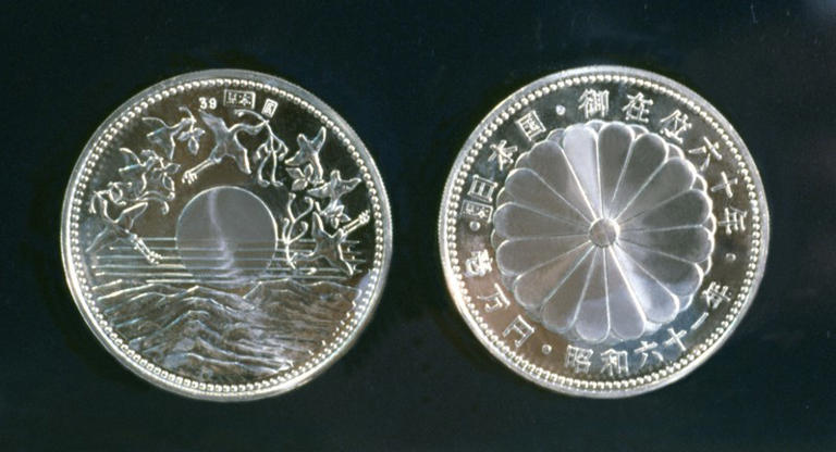 Japan police arrest 5 over counterfeit Emperor Hirohito commemorative ...