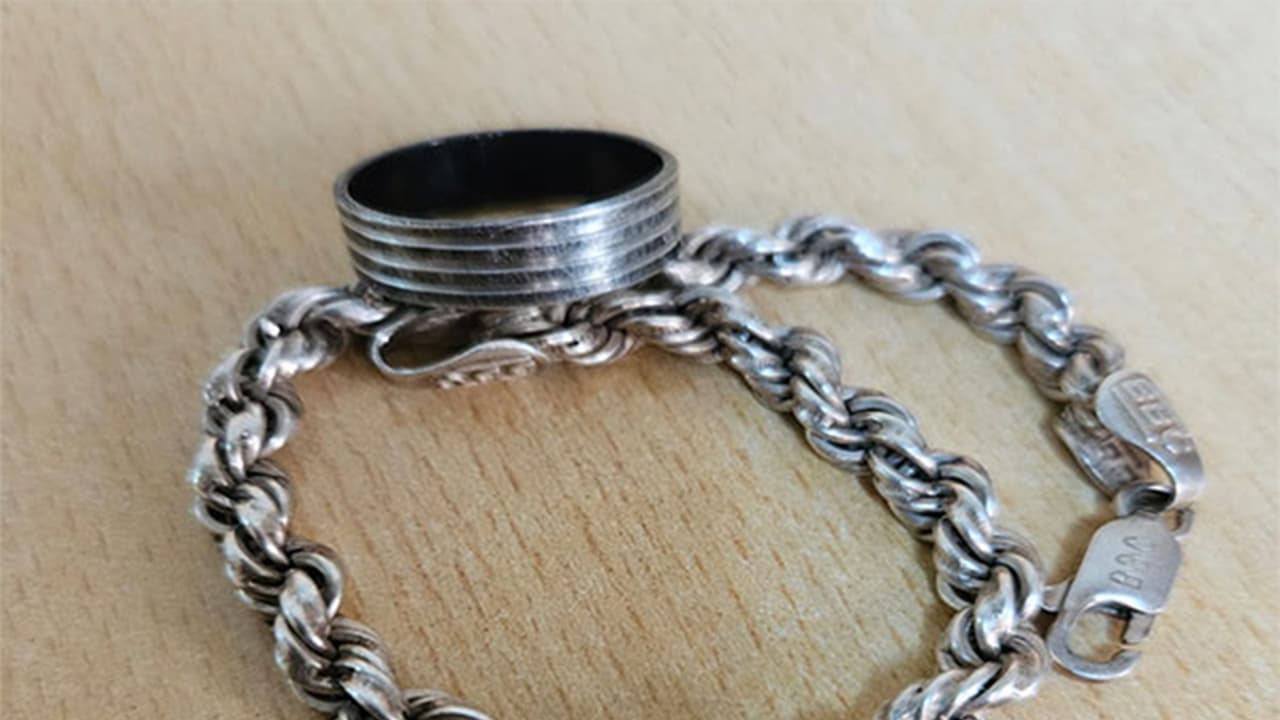 Silver enters 2026 with high volatility after record 2025 rally