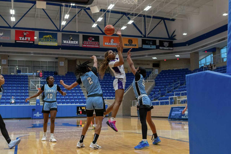 Trinity Dixon, T'anna Evans lead Warren girls to key 28-6A win over Harlan