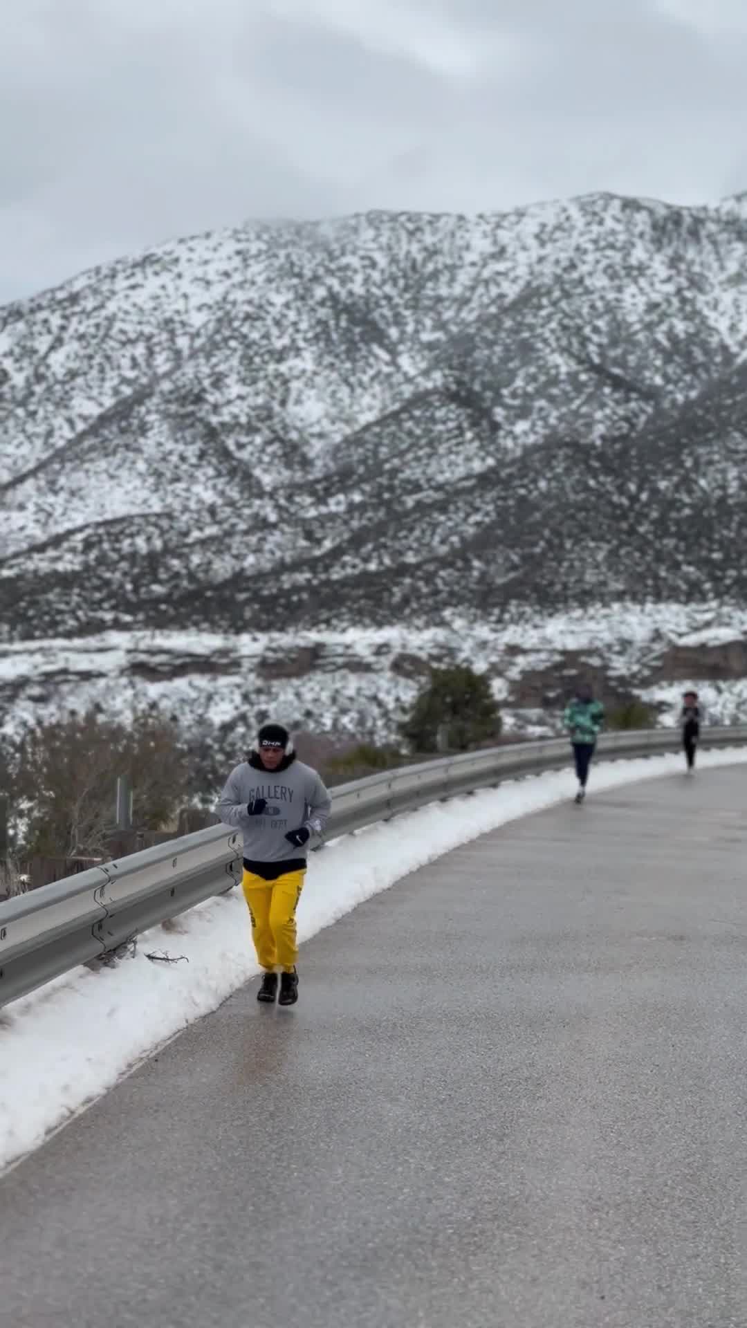 Devin Haney running through the mountains at 10,000 ft elevation ...