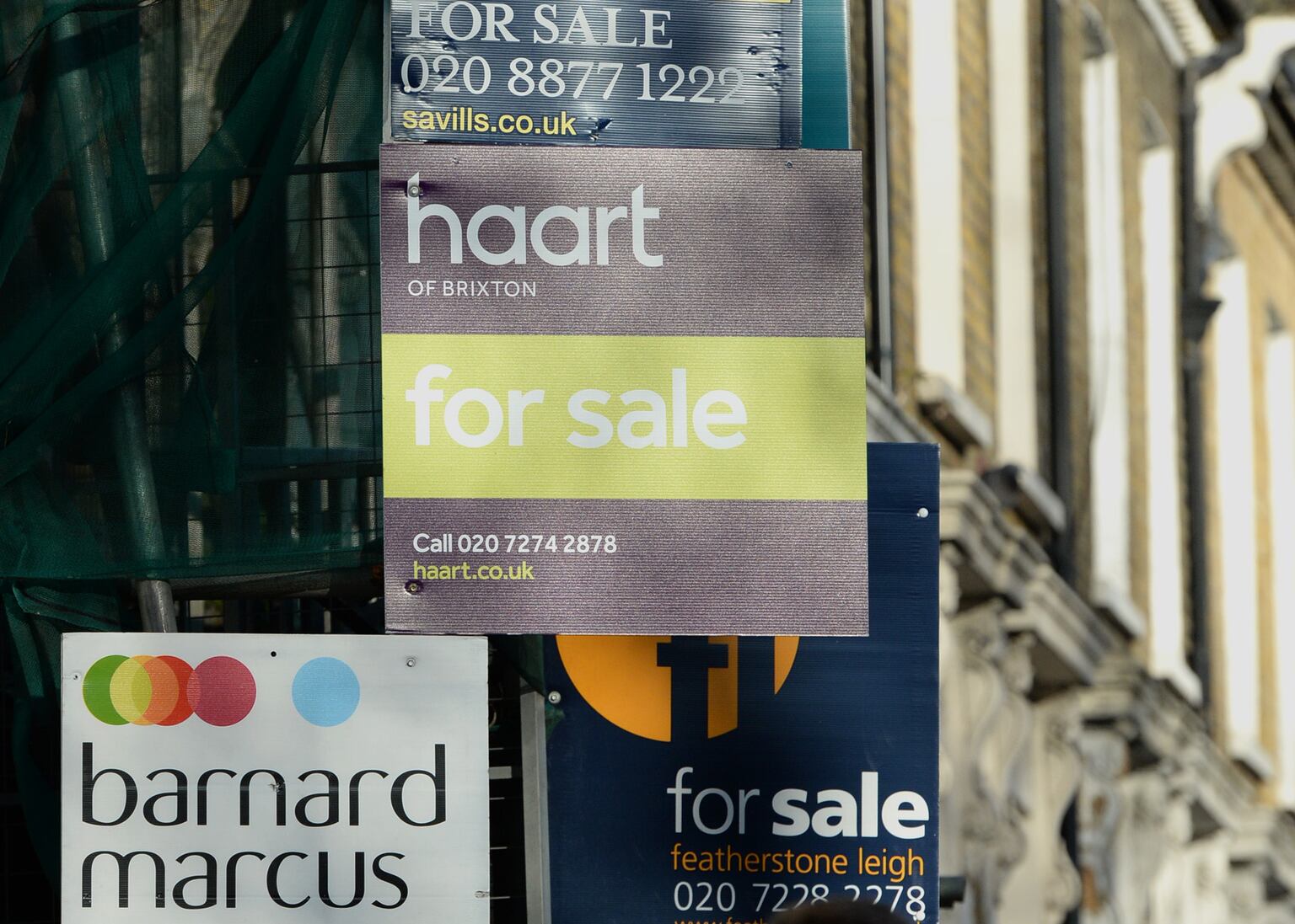 Average UK house price fell to six-month low in December, says Halifax