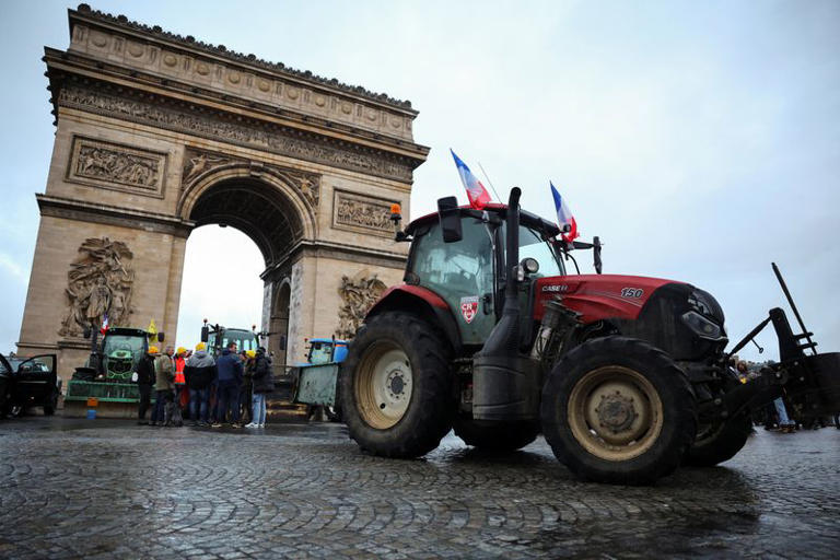 French farmers block Paris streets in protest against Mercosur trade deal