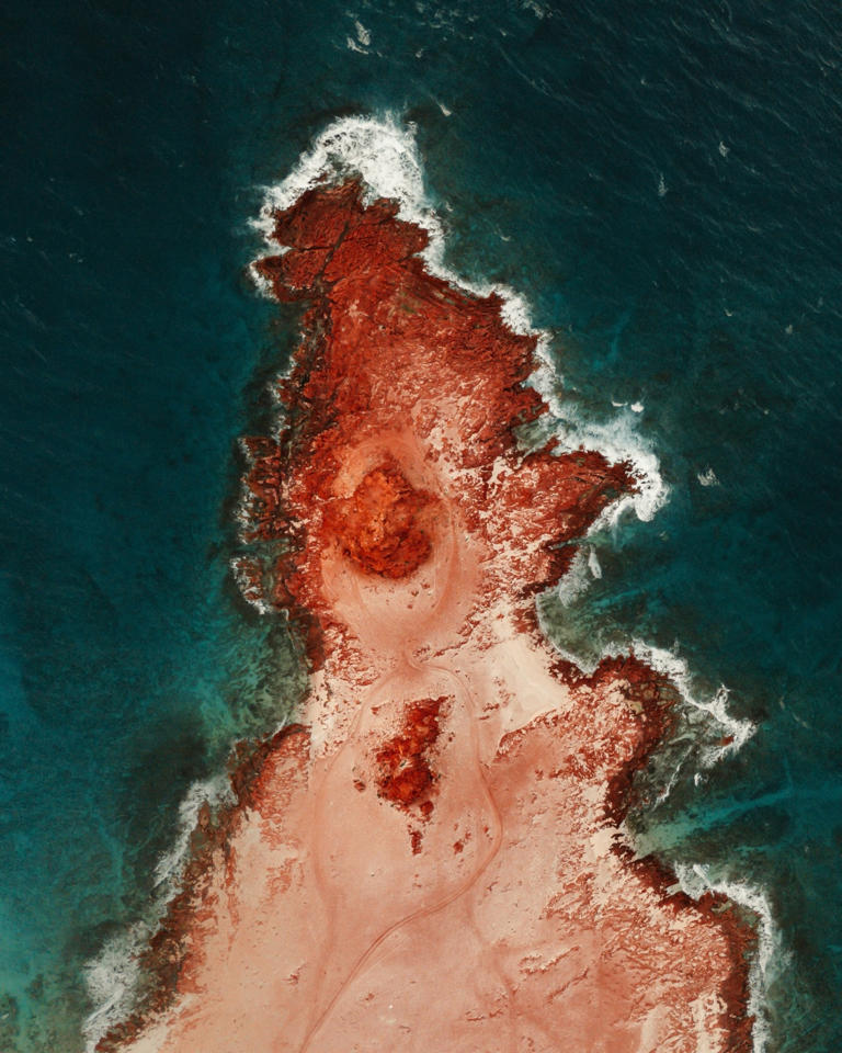 Saudi-UAE clash leaves 400 tourists stranded in Yemen's Socotra. How ...