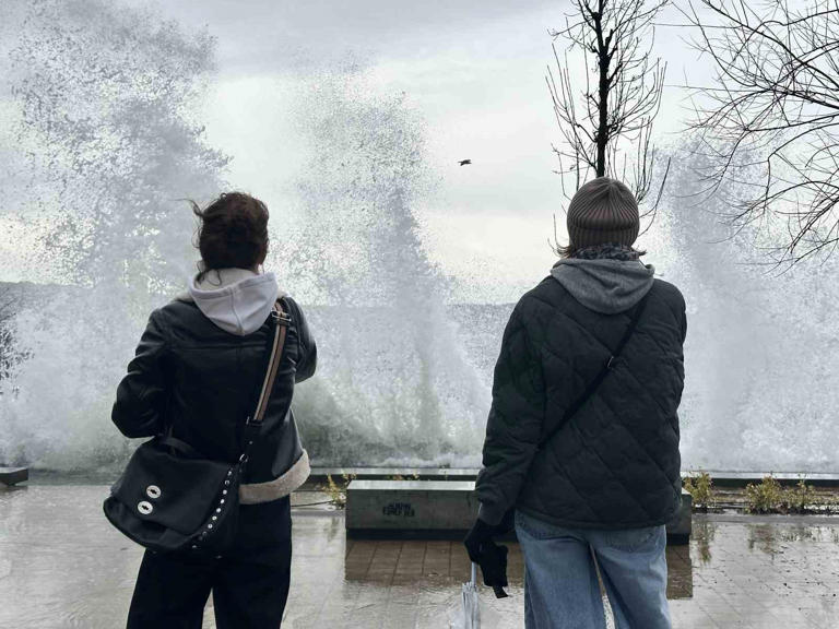 İstanbul’da dev dalgalar oluştu