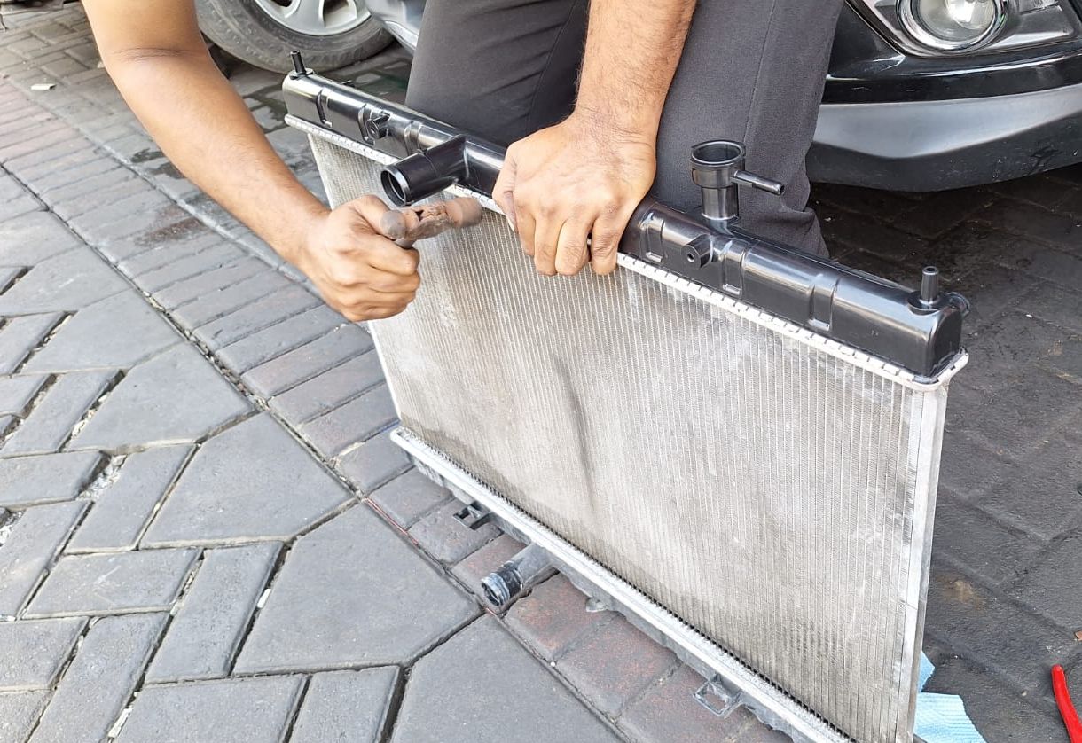 Suhu mesin mobil tidak stabil? Radiator dan coolant berperan penting