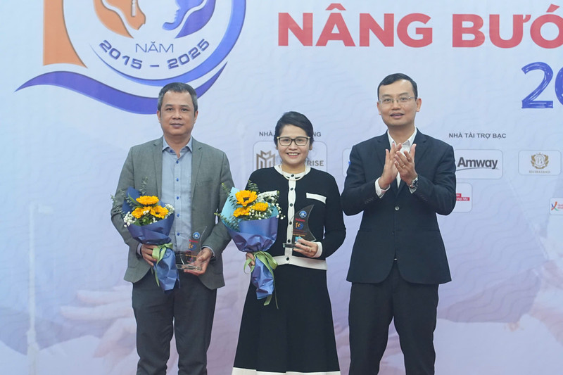 Toàn cảnh nâng bước thủ khoa 2025 và 10 năm gieo mầm tri thức cho sinh ...