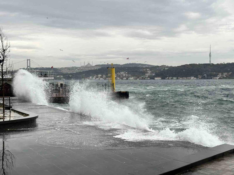 İstanbul’da dev dalgalar oluştu