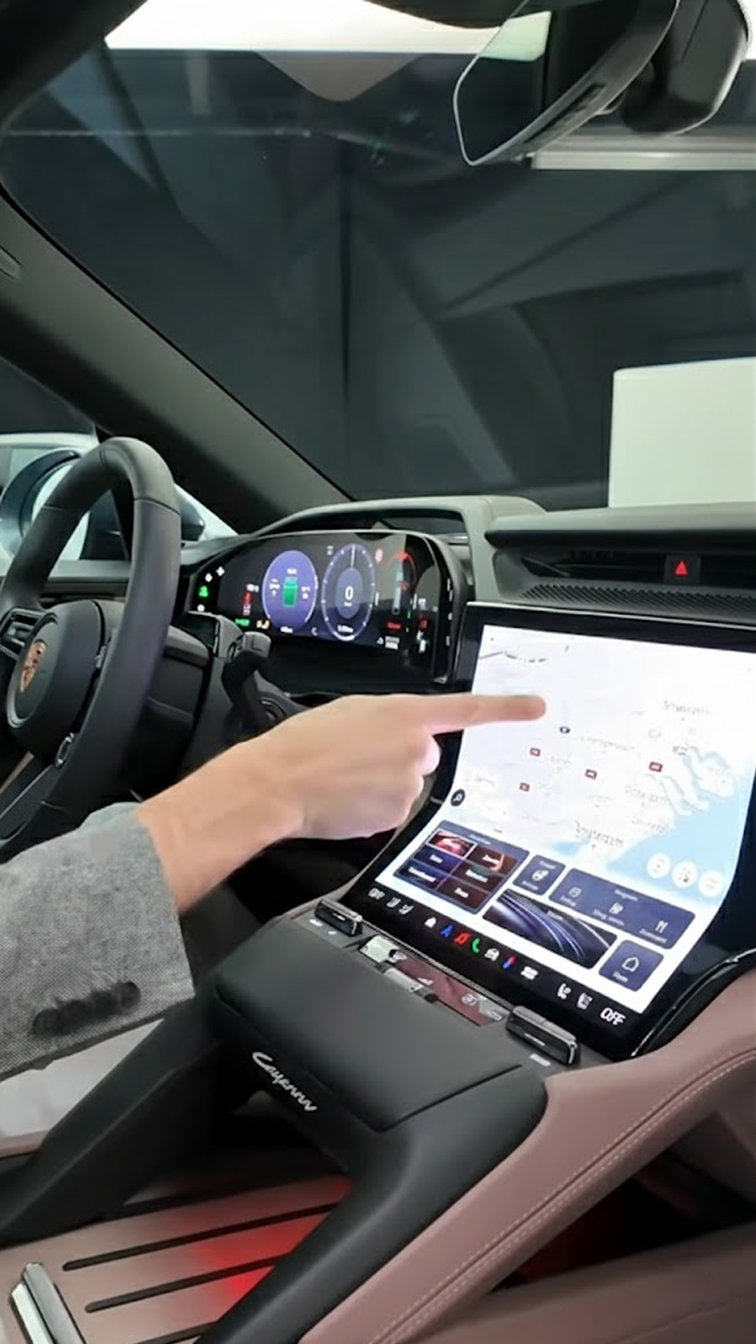 Porsche Cayenne : écran incurvé ou plat à l'intérieur