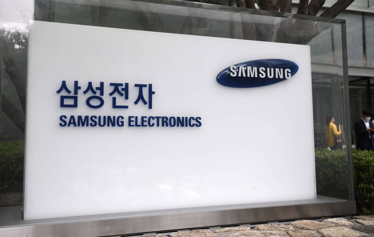 Samsung expects record profit as memory chip prices soar. What it means ...