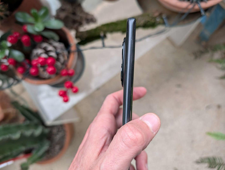 POCO M8 5G: design premium, prezzo centrato ma lato software si può far ...