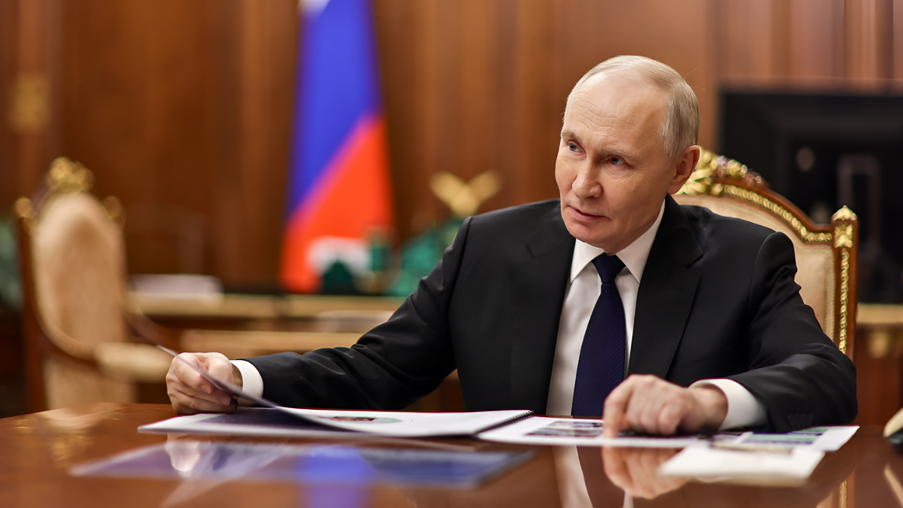 Putin vows revenge after 91 drones hammer personal residence—peace ...