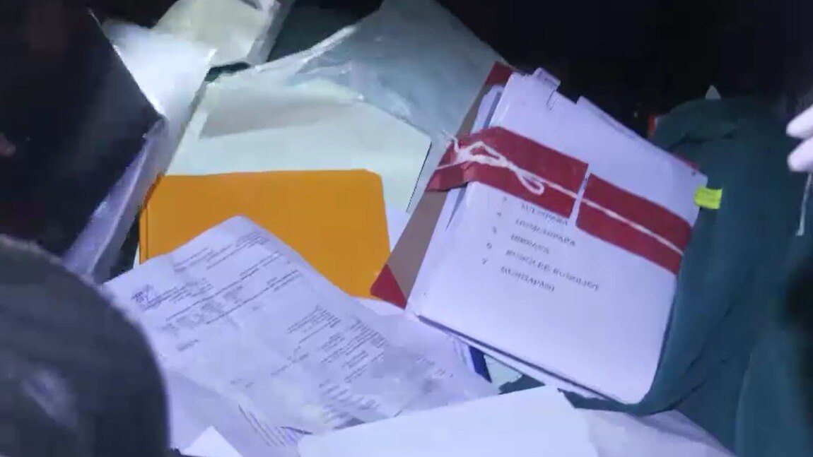 Watch: Mamata Banerjee aides storm I-PAC office amid ED raid, seize ...