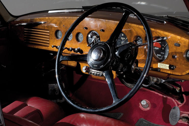 À l'intérieur de la magnifique Bentley R-type Continental