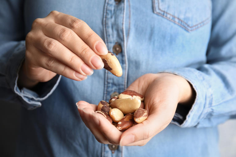 Cardiologists point to nuts as a heart-healthy protein choice