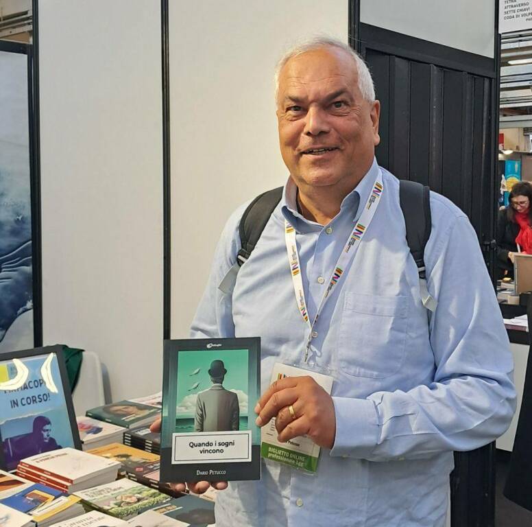 Dario Petucco presenta il suo libro alla Beghi in dialogo con Giovanna ...