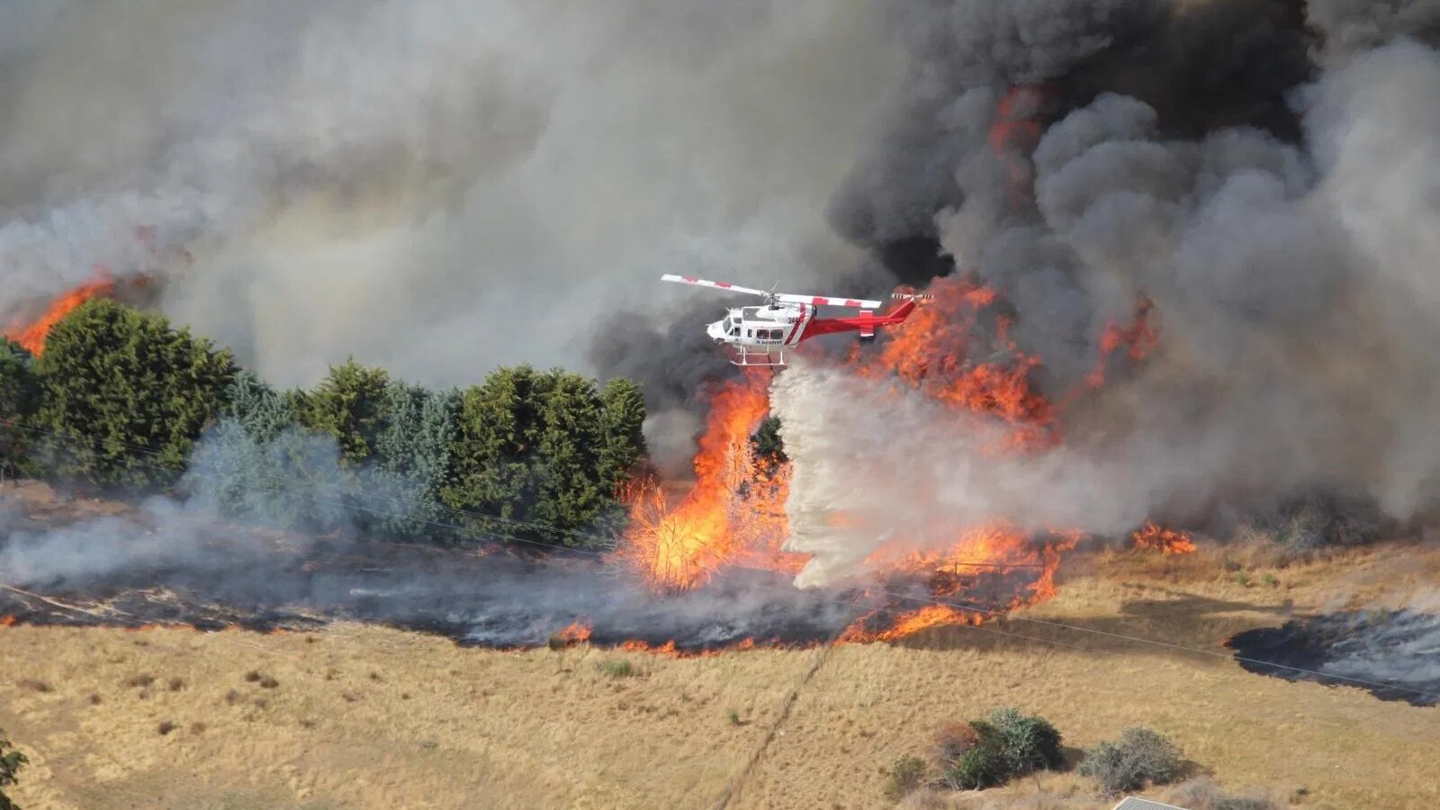 Victorian properties feared lost in out-of-control bushfire as heatwave ...