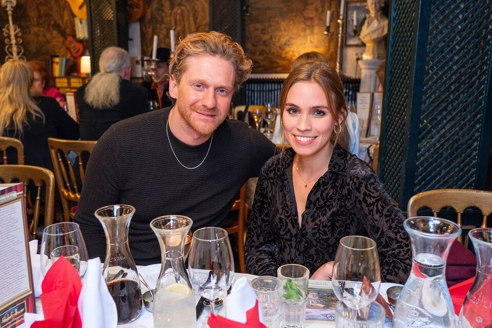 Promi-Neujahr im Marchfelderhof mit umjubelter Fendrich-Premiere