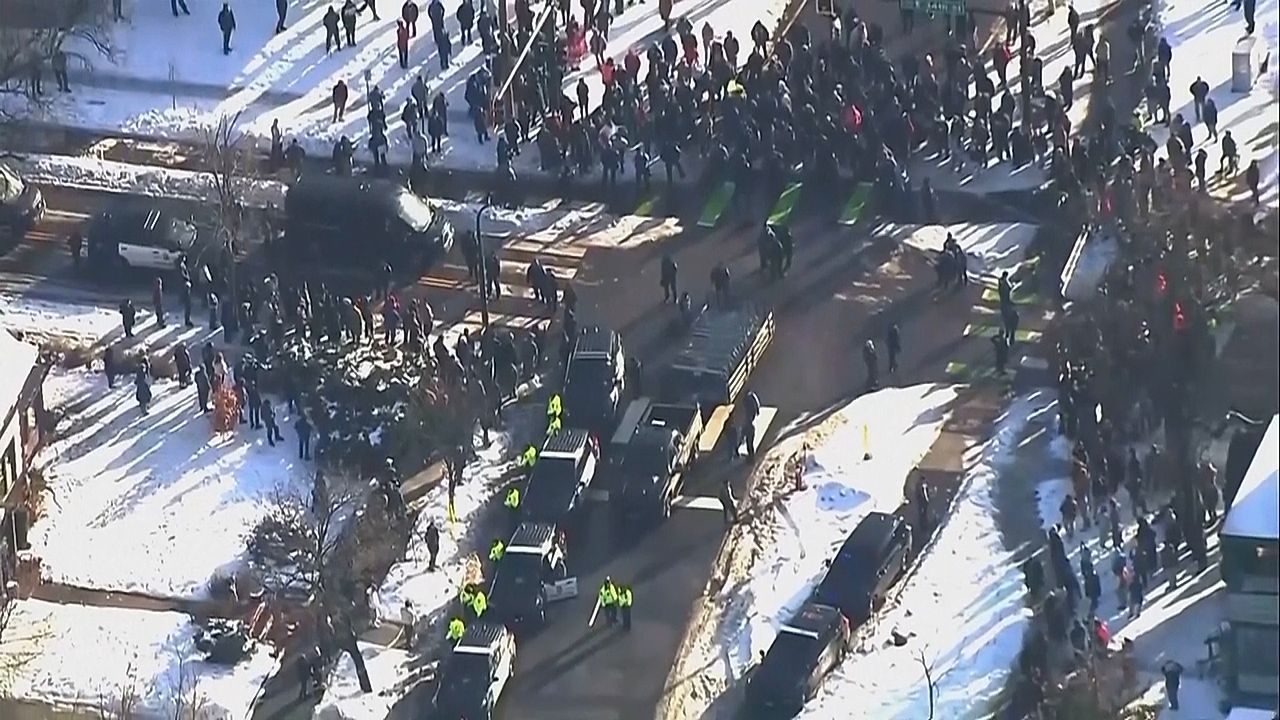 Frau bei ICE-Razzia erschossen: Trump verteidigt Einsatz