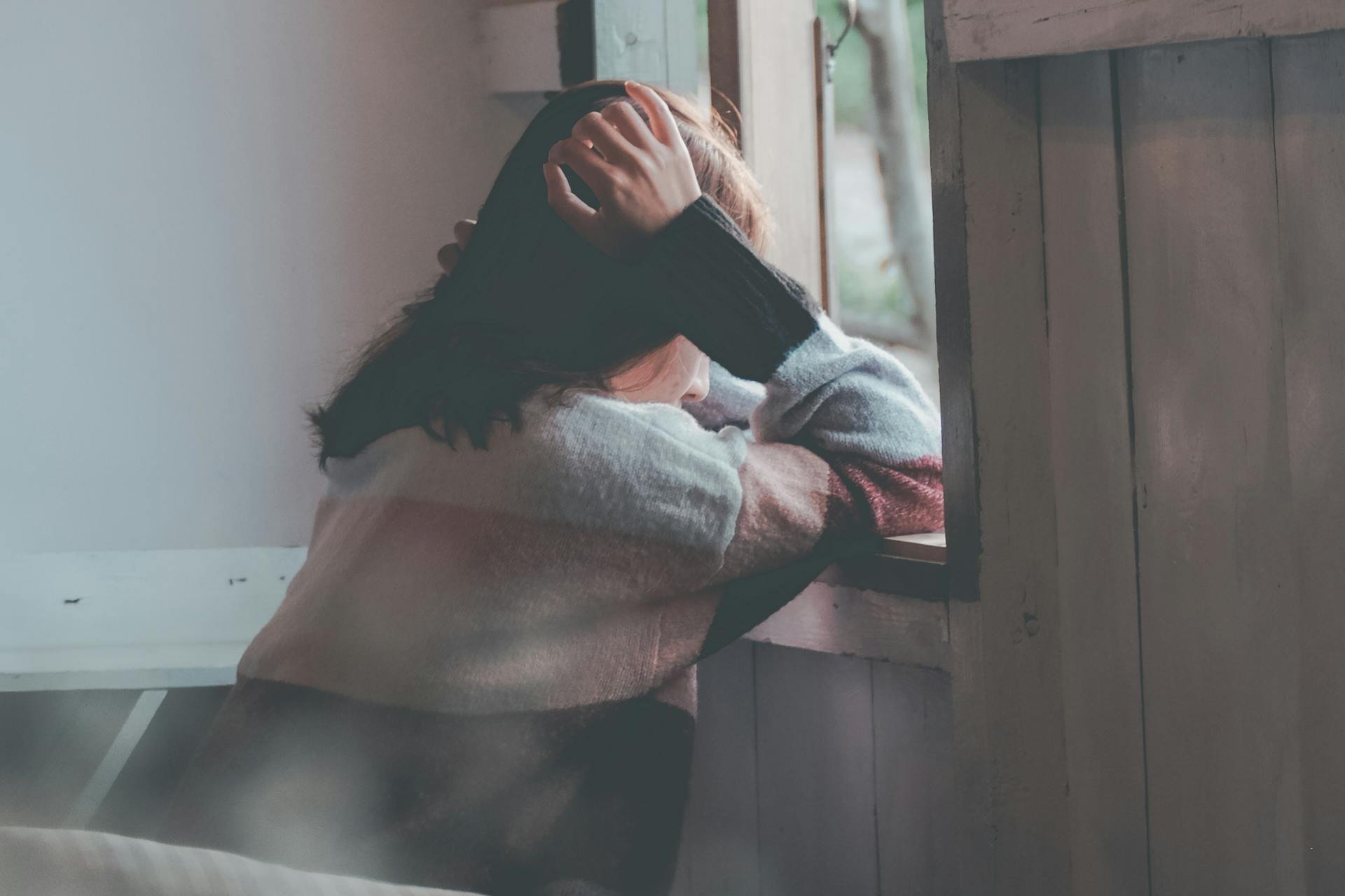 60 kata-kata sedih menyentuh hati wanita yang penuh makna dan bikin haru