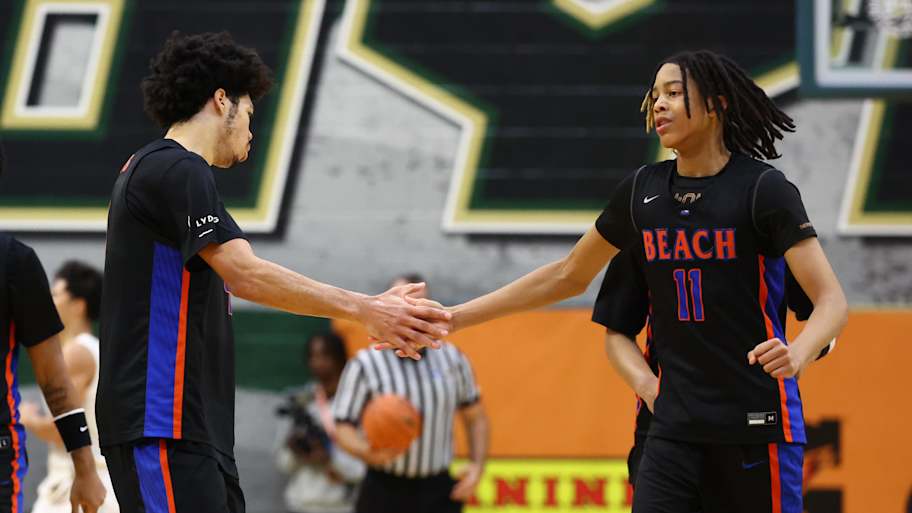 Pair of Kansas basketball recruits continue to show out