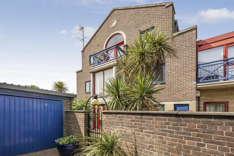 Postmodern 'Venetian palazzo on the Thames' for sale for £1.25 million