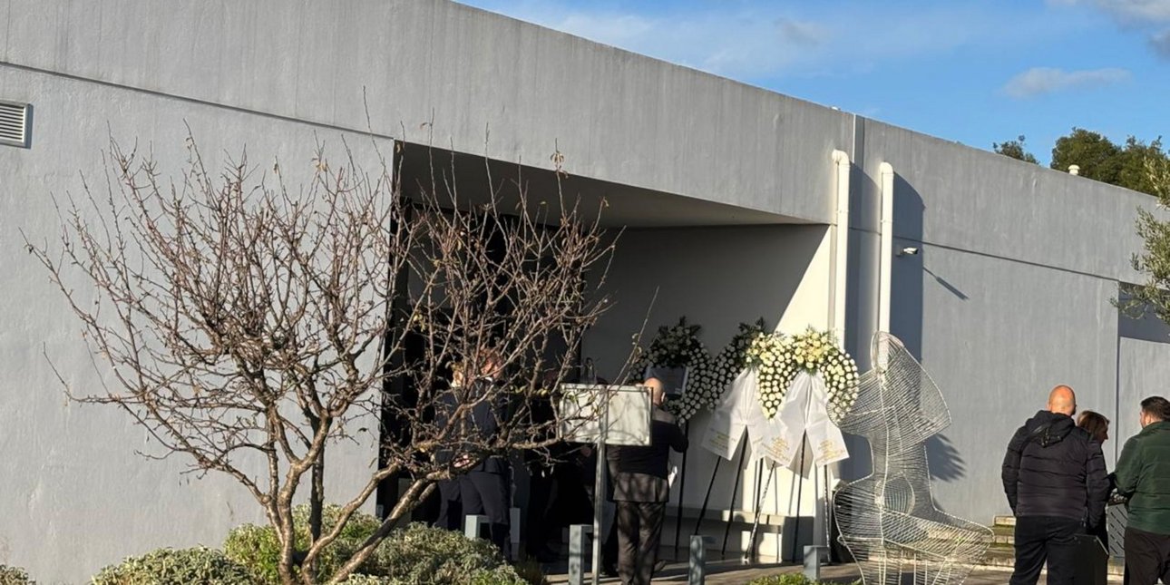 Στις 10:30 στη Ριτσώνα η κηδεία του Γιώργου Παπαδάκη - Στον χώρο η ...
