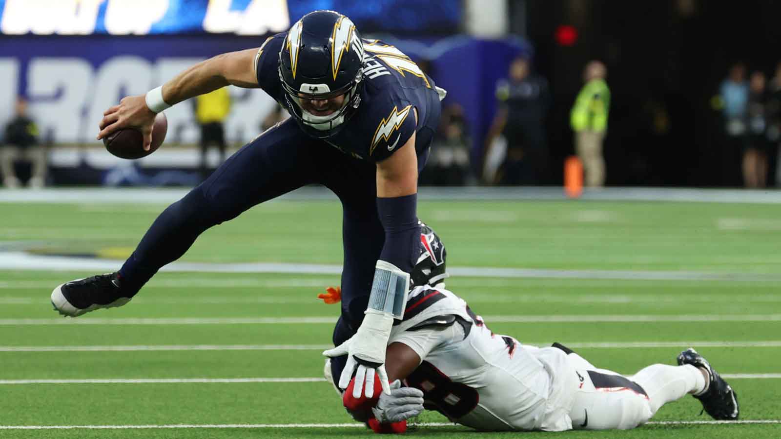 Chargers QB Justin Herbert details swelling, hand injury before ...