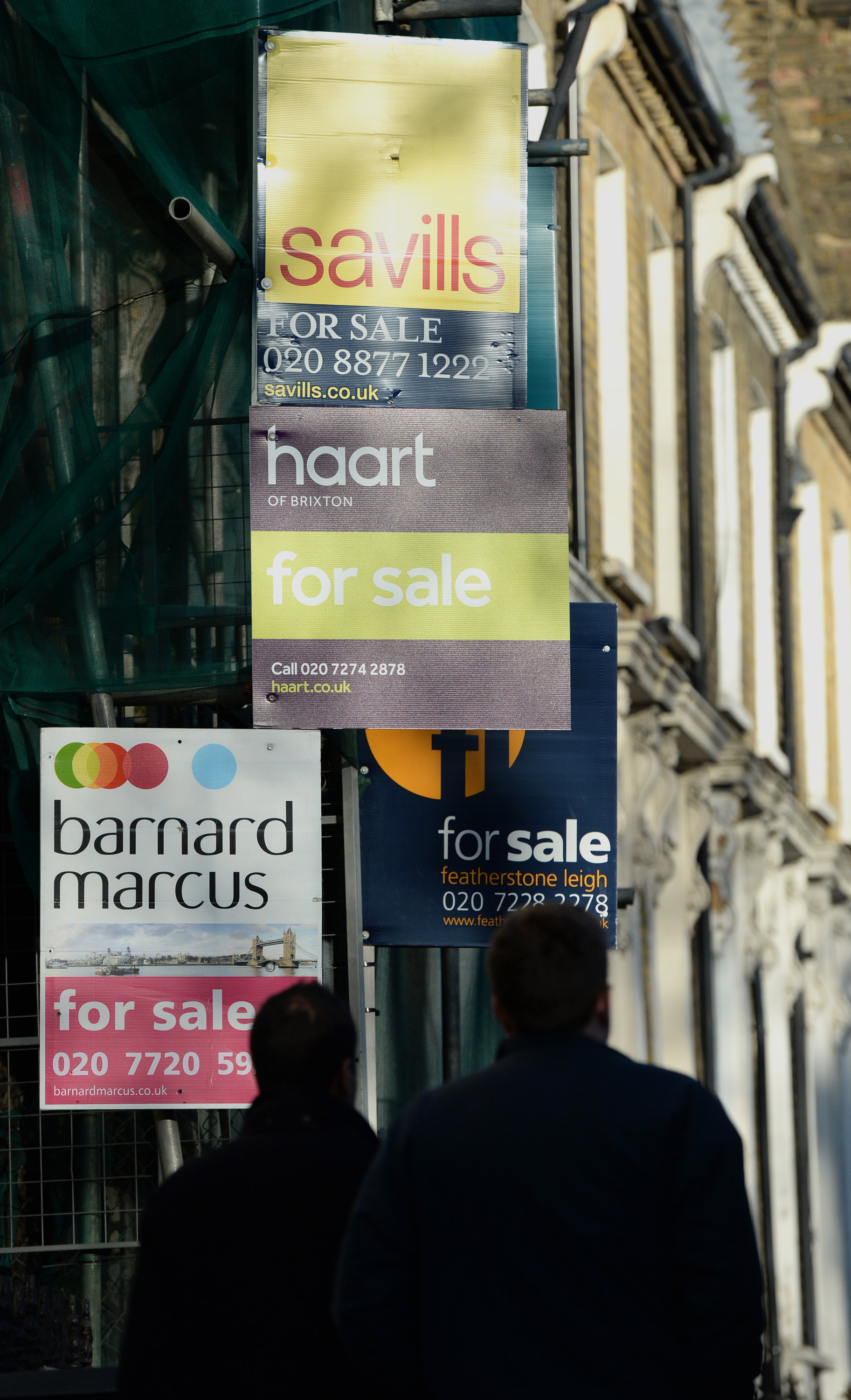 Average UK house price fell to six-month low in December, says Halifax
