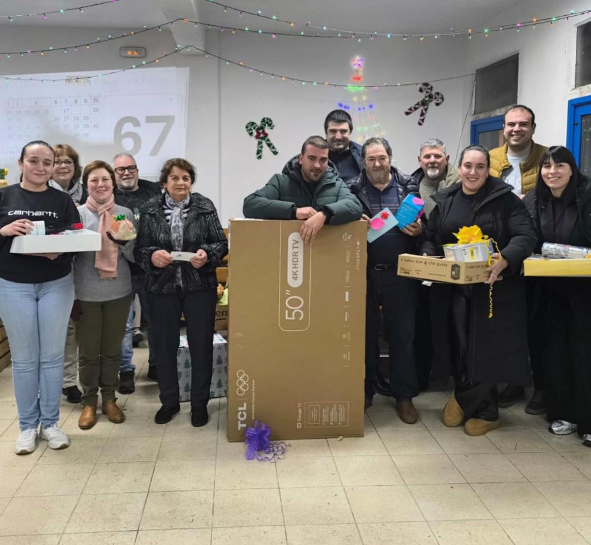 Bingo y chocolate con rosca en la parroquia de Ribela