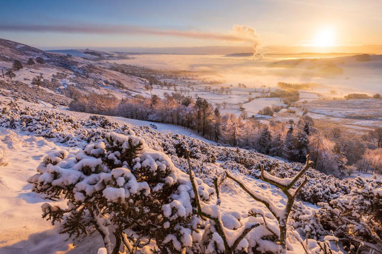 Breathtaking winter walk with views of the whole of Derbyshire covered ...
