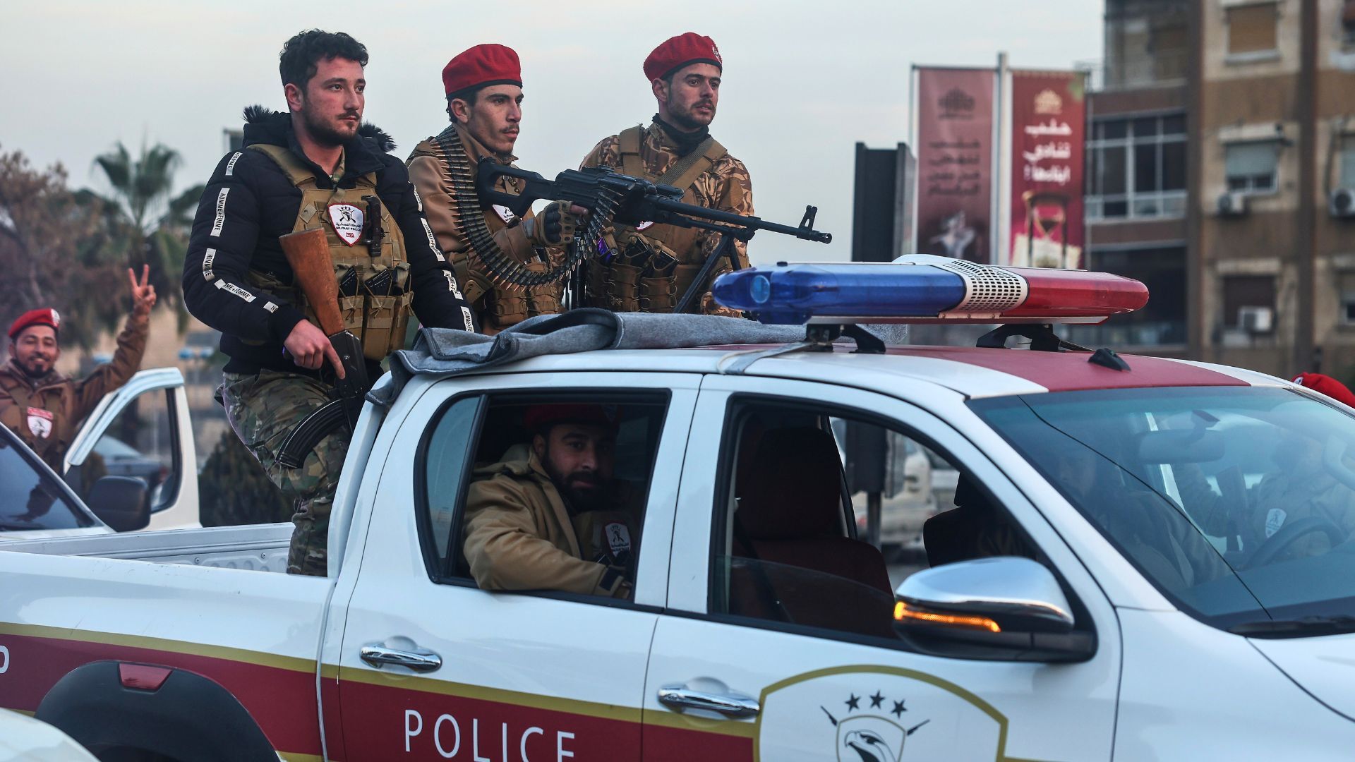 Fighting between Syrian army, Kurdish-led SDF intensifies as thousands ...