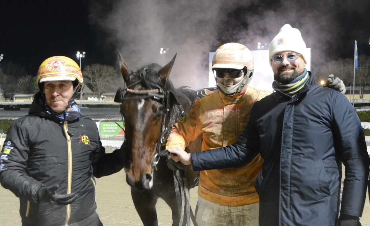 Ippica, emozioni e spettacolo all’Arcoveggio. Gp della Vittoria a Ek ...