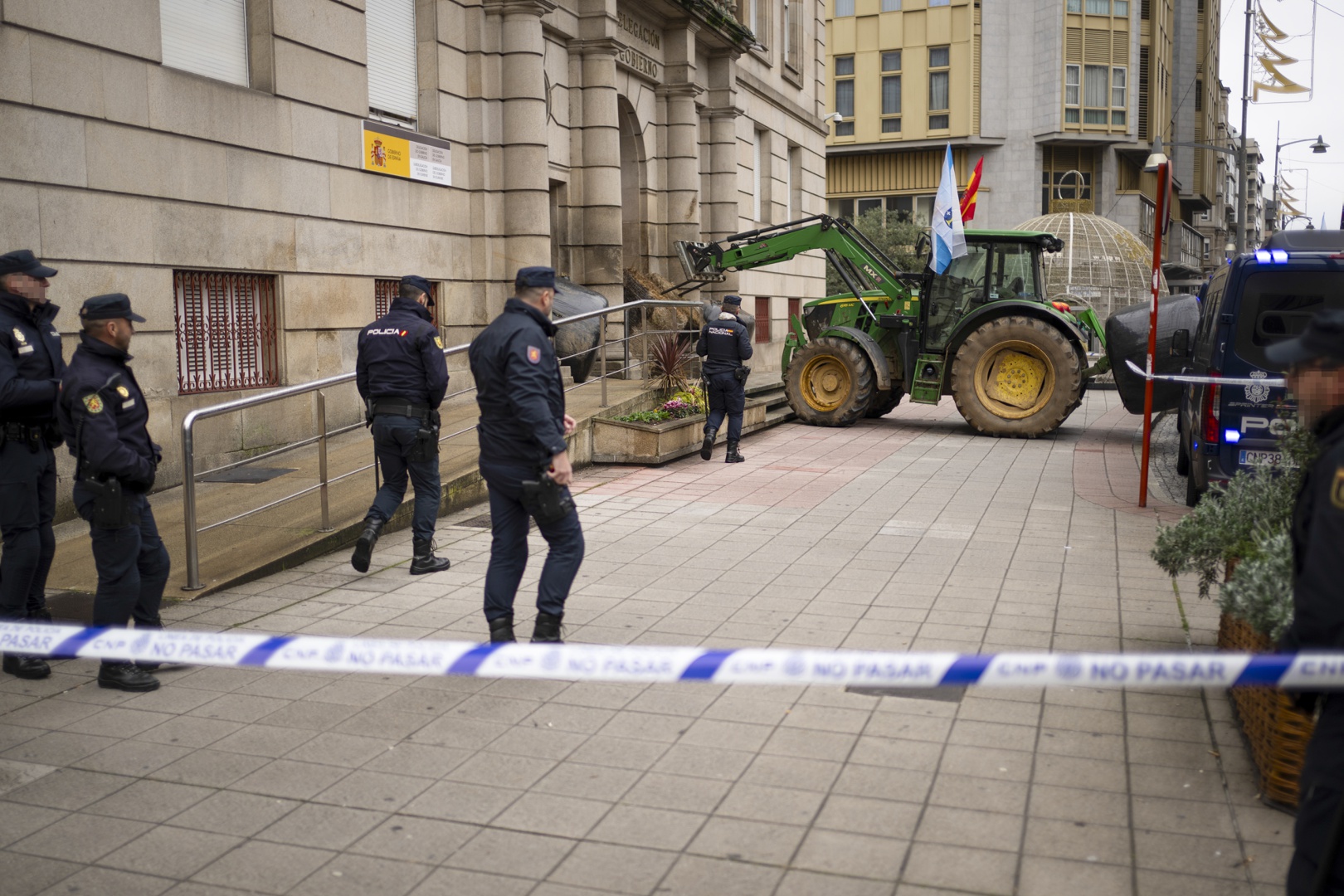 Los agricultores de Girona cortan de forma indefinida la AP-7, la N-II ...