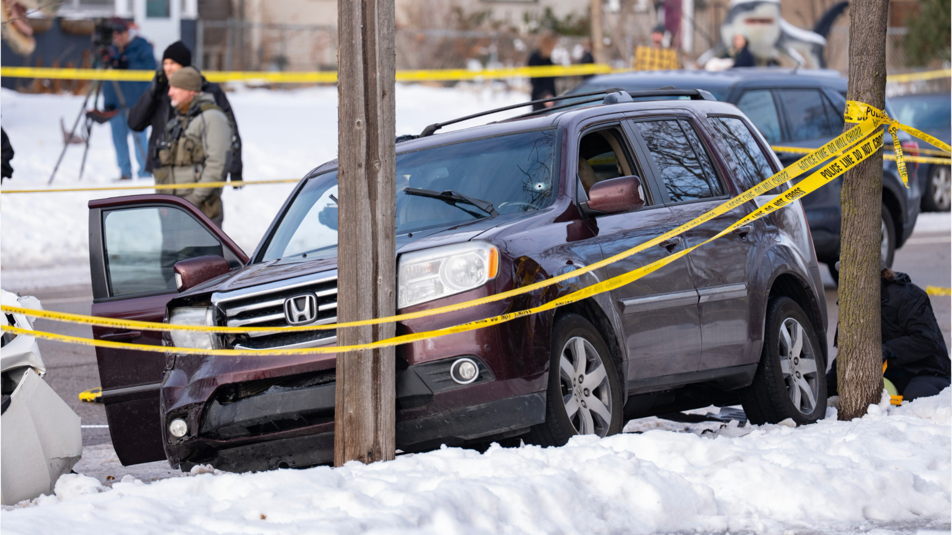 Deadly ICE shooting in Minneapolis sparks clash between White House and ...