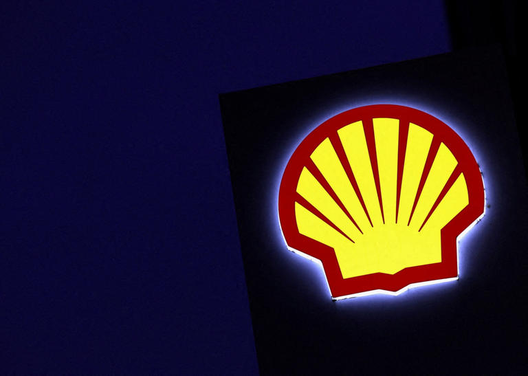 Shell flags weak oil-trading performance