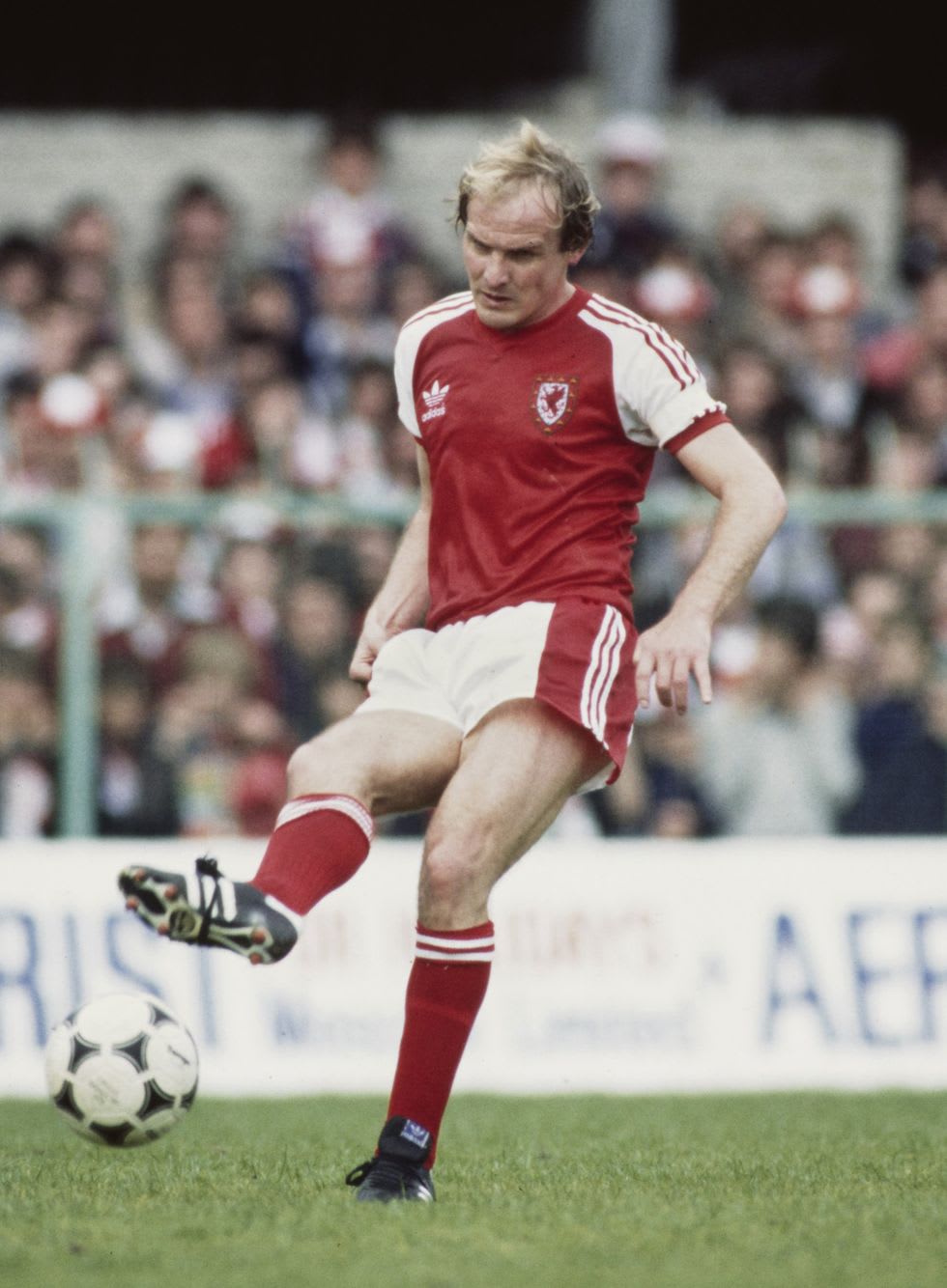 Gabby Logan's father and Welsh football legend Terry Yorath dies aged ...
